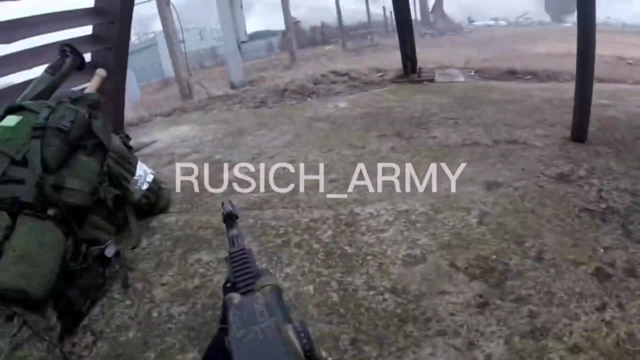 Russian VDV paratroopers in combat at Antonov Airfield - LiveGore.com